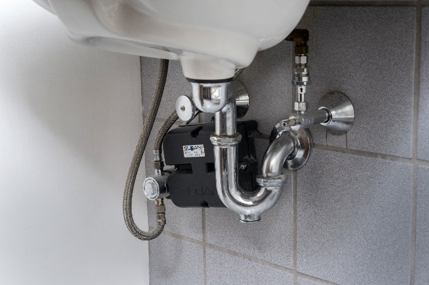 A microbiological survey of handwashing sinks in the hospital-built ...